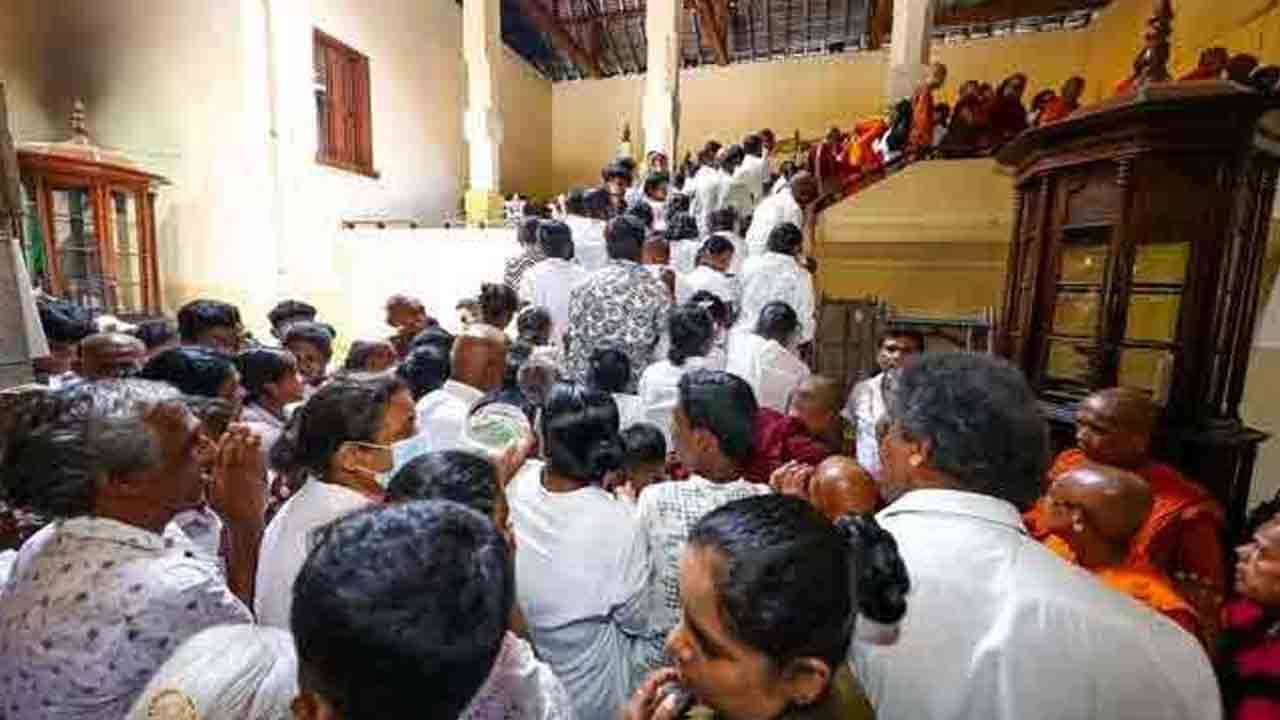 "சிறி தலதா வழிபாட்டின்" இரண்டாம் நாள் நிறைவு | Sri Lanka News | Ada ...